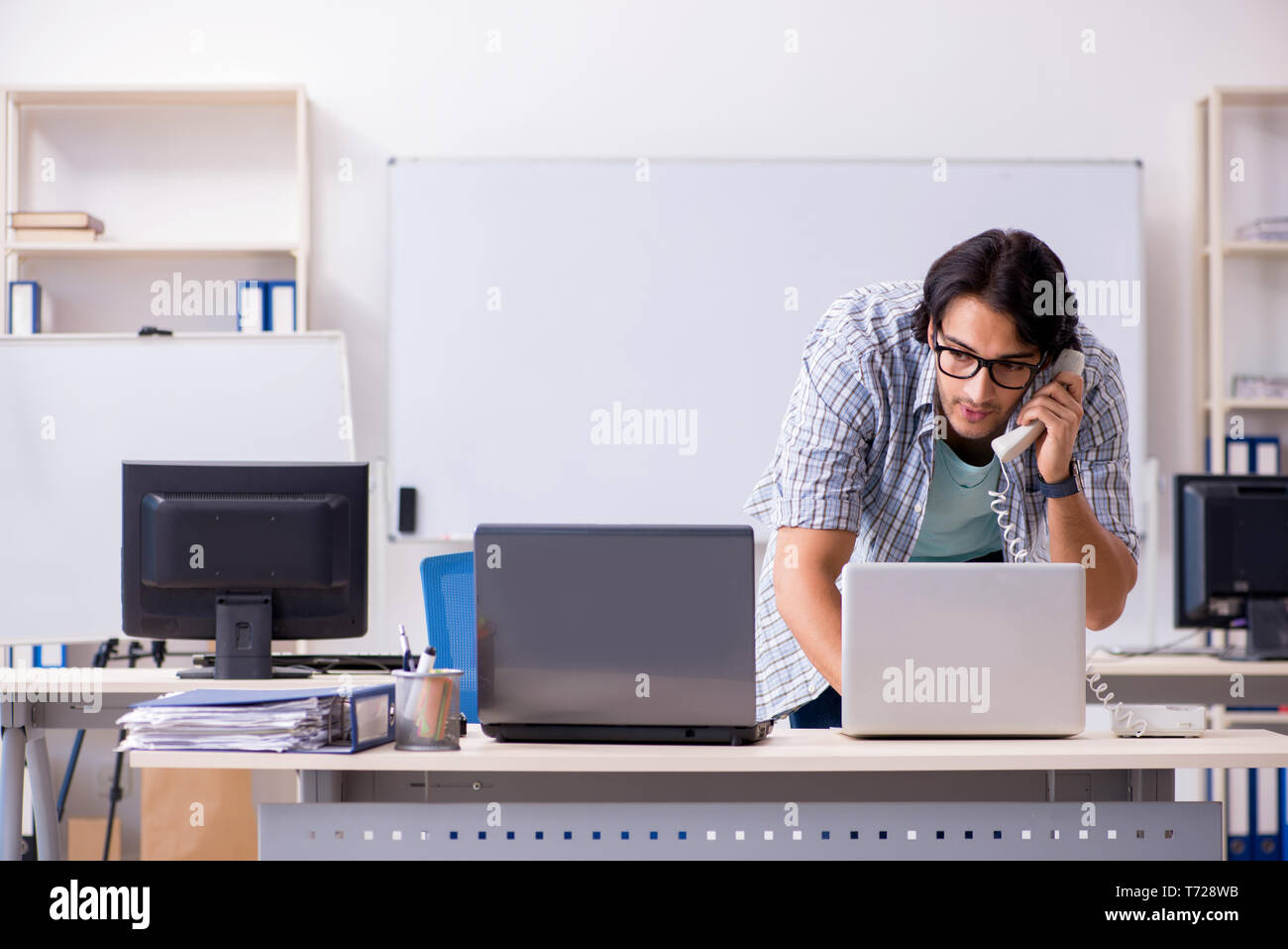It specialist working in the office Stock Photo - Alamy