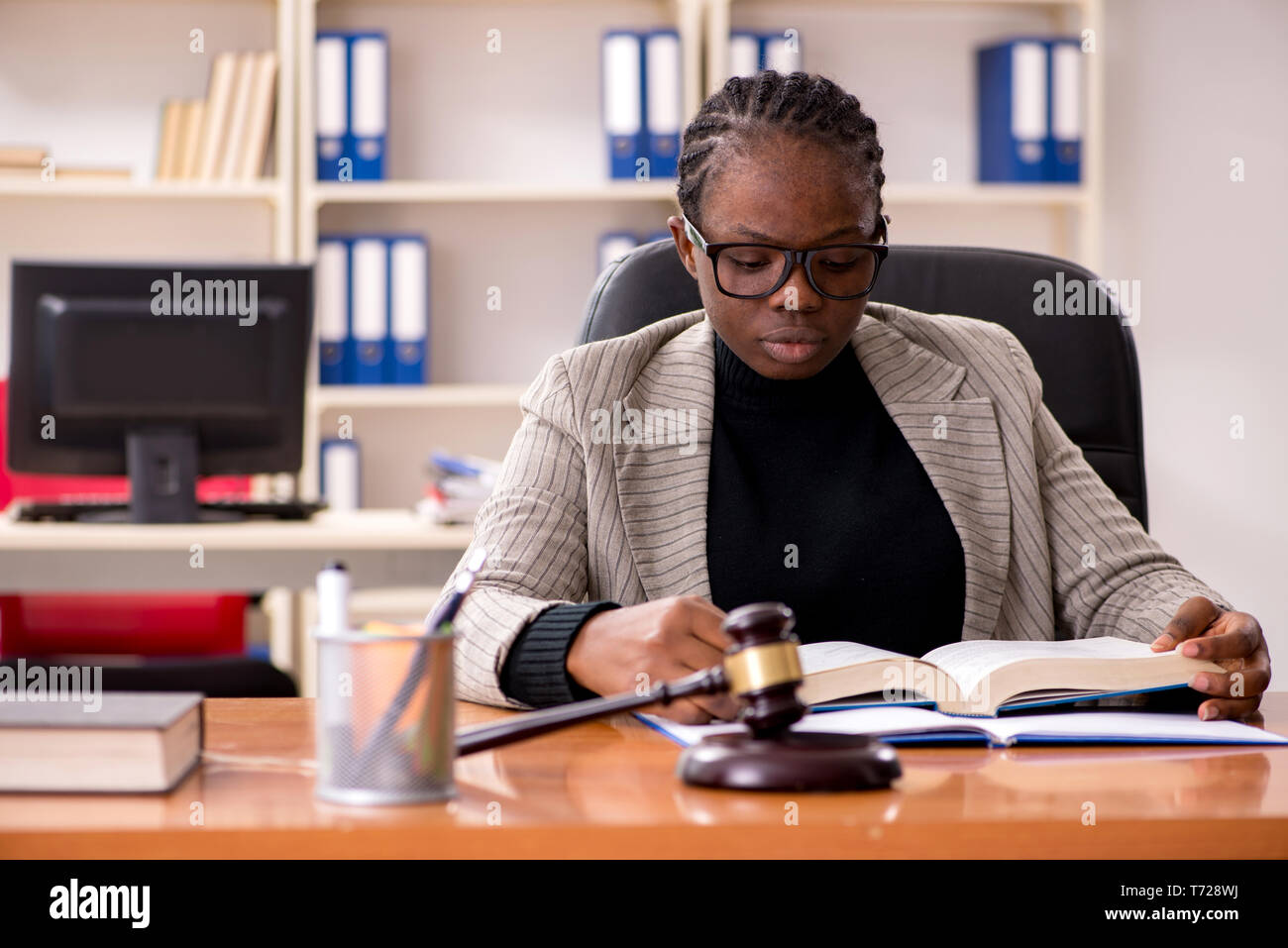 Black female lawyer in courthouse Stock Photo - Alamy