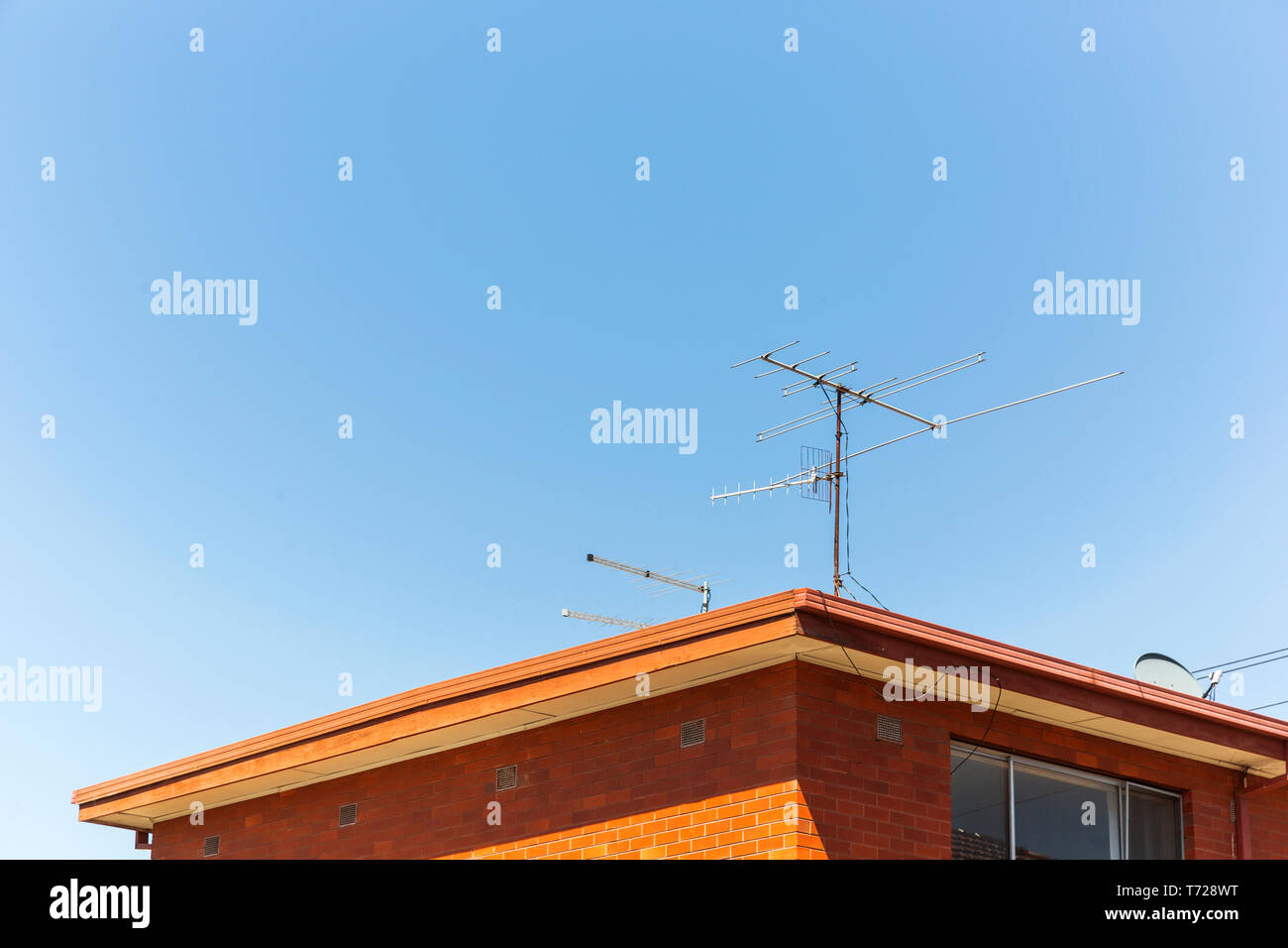 Power antenna hi-res stock photography and images - Alamy