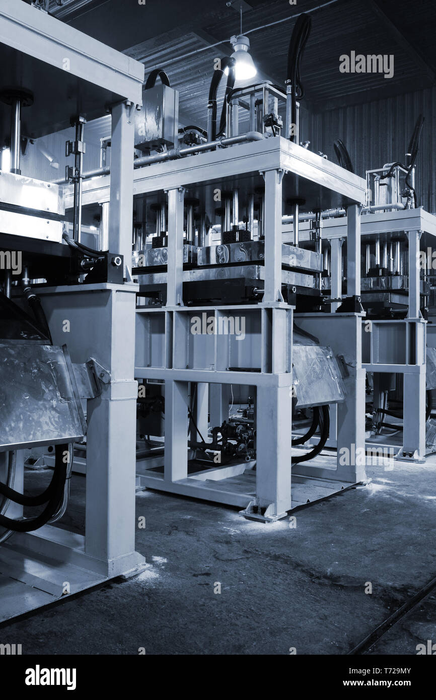 powerful press in a modern factory Stock Photo - Alamy