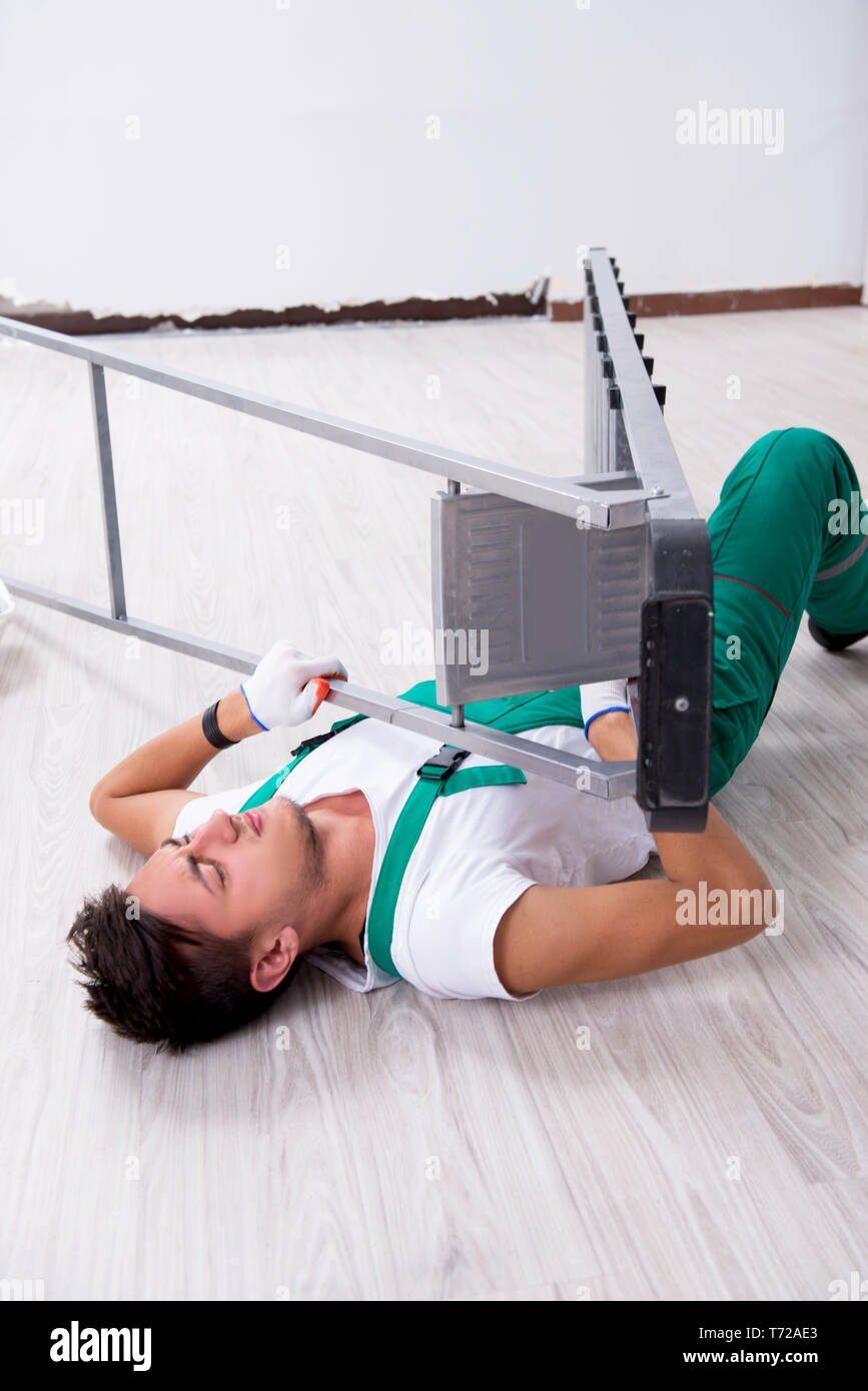 Worker falling of ladder hi-res stock photography and images - Alamy