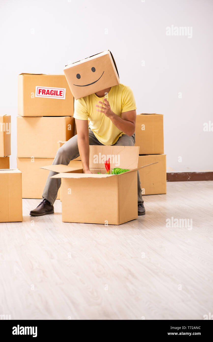 Happy man with box instead of his head Stock Photo - Alamy