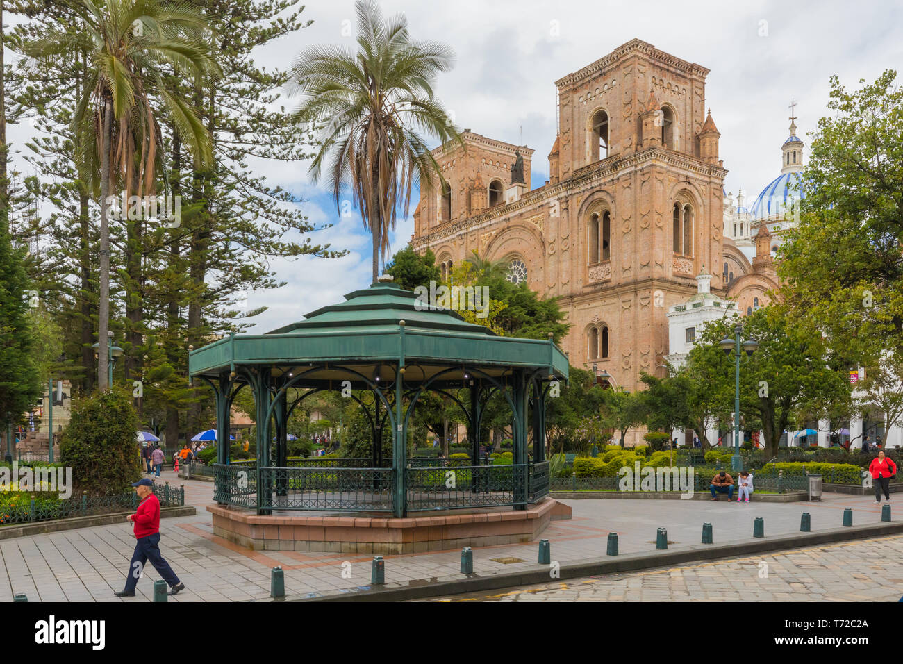 Calderon park gazebo and Immaculate Conception Cathedral Cuenca Stock ...