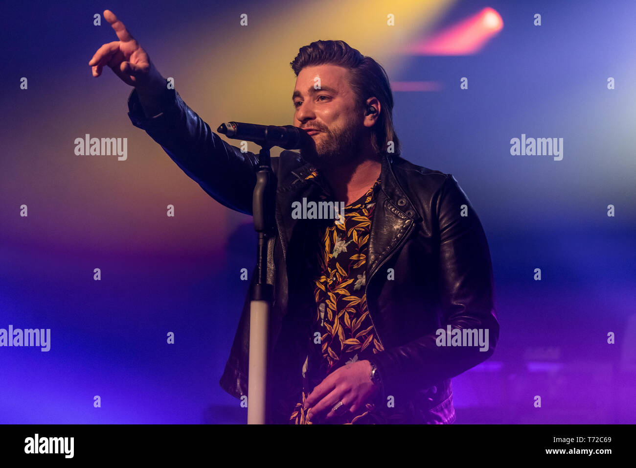 Baschi singer hi-res stock photography and images - Alamy