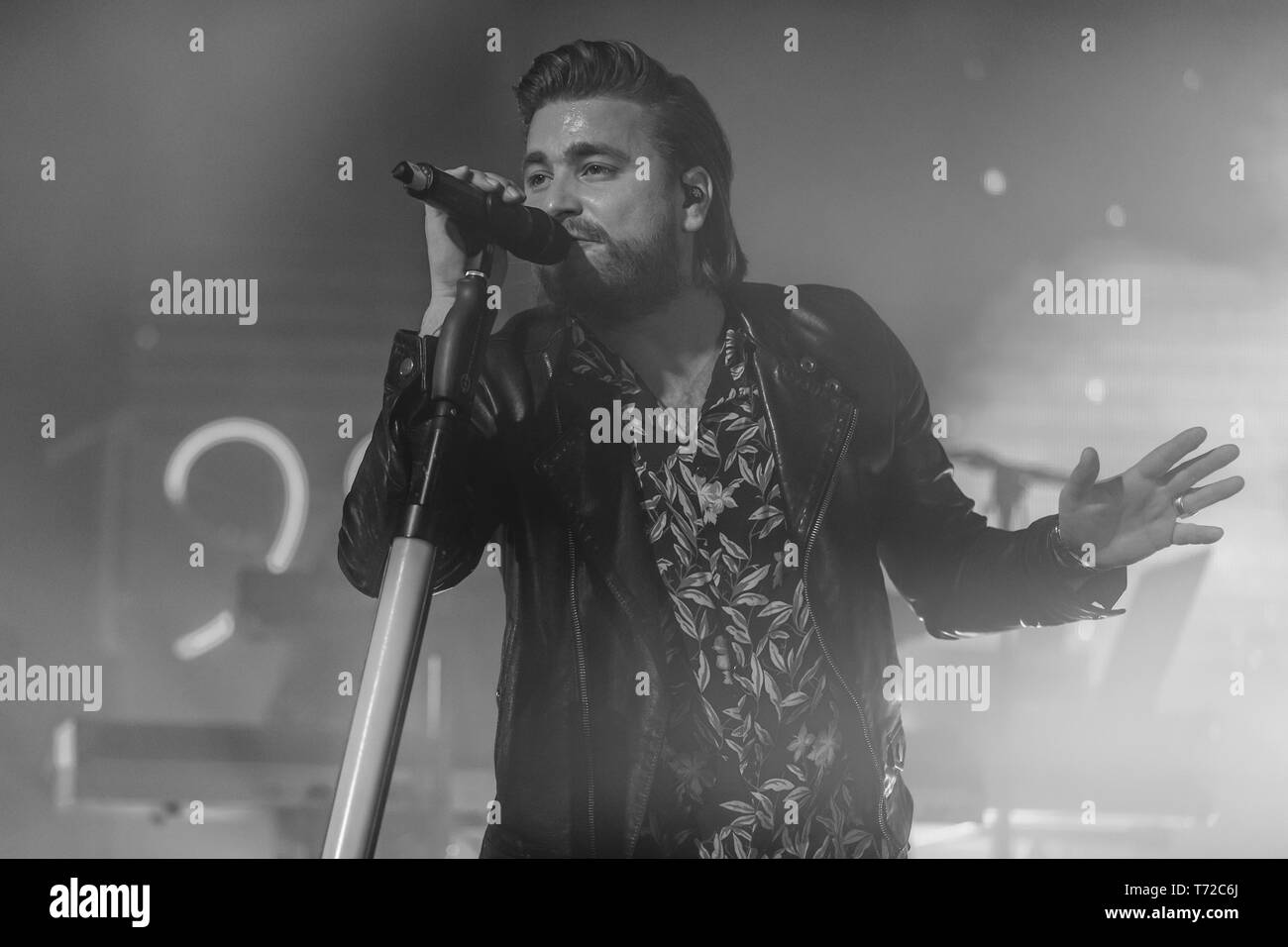 Baschi singer hi-res stock photography and images - Alamy