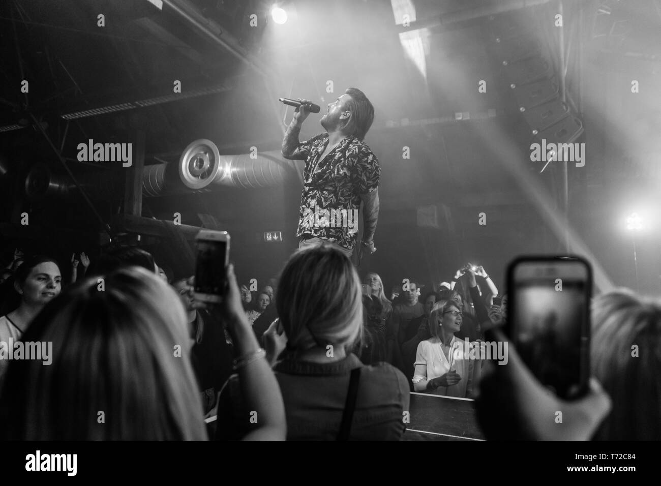 Baschi singer hi-res stock photography and images - Alamy