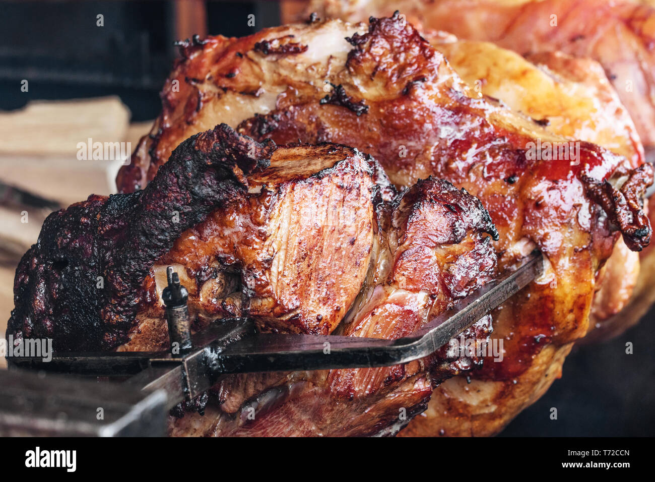 Pig cooking over open fire hi-res stock photography and images - Alamy