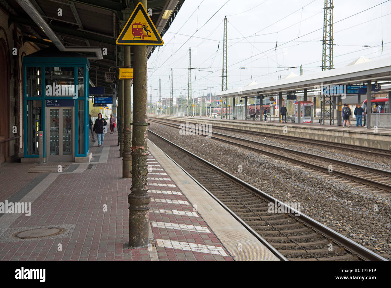 Bahnhof bahnsteig deutschland hi-res stock photography and images - Alamy