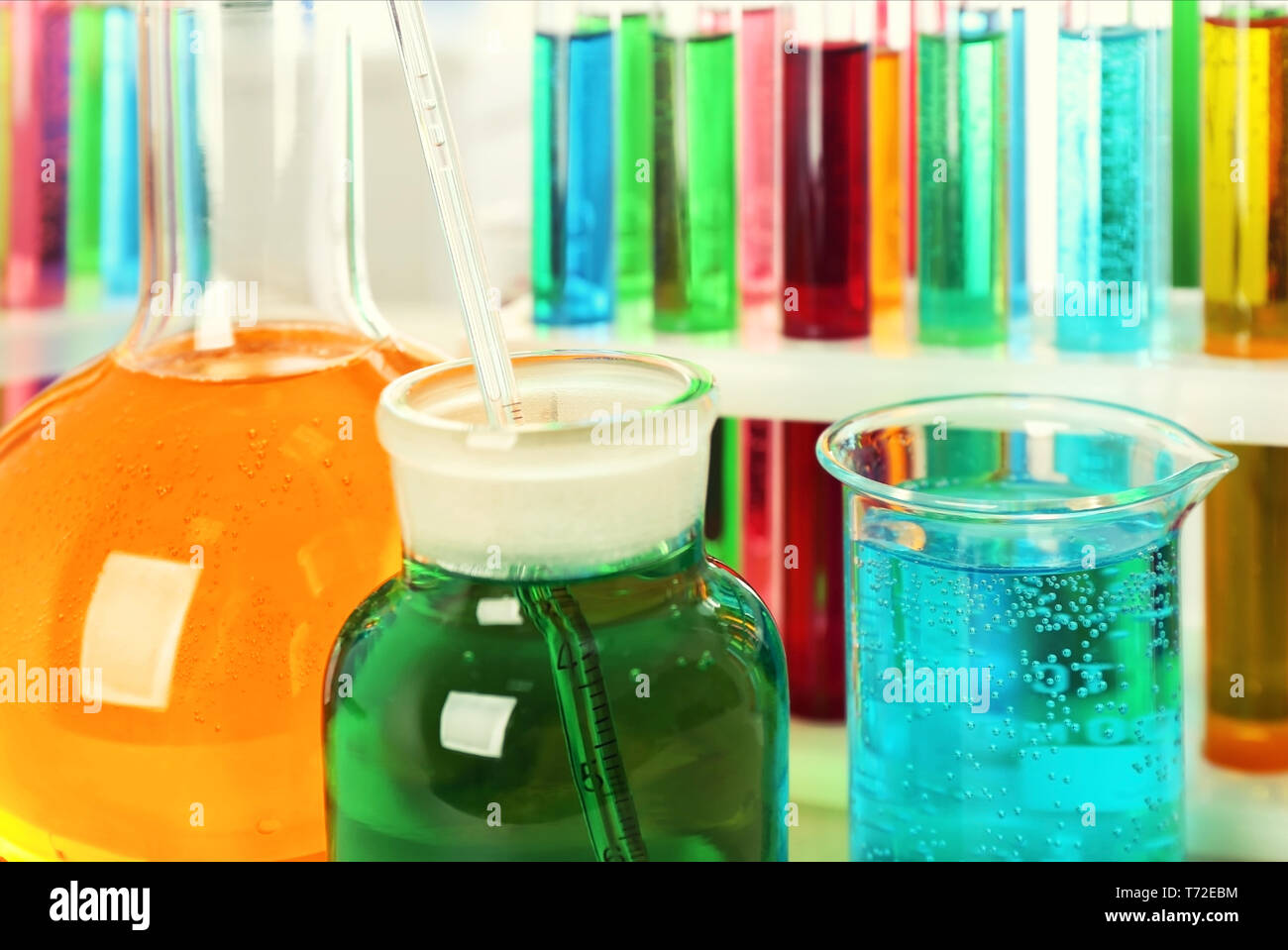 Laboratory flasks test tubes liquids hi-res stock photography and ...