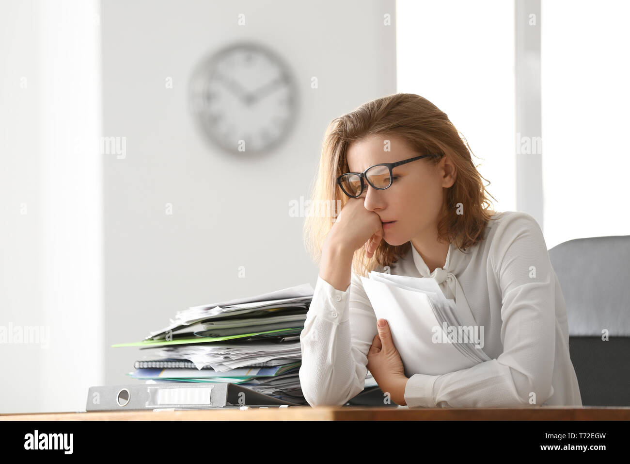 Passing documents hi-res stock photography and images - Alamy