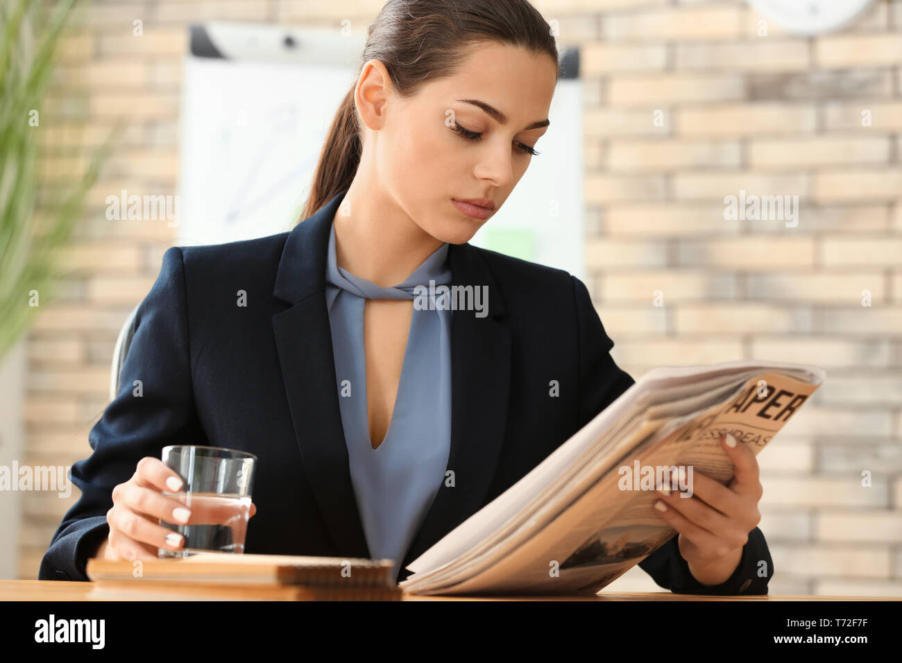 Woman reading newspaper drinking hi-res stock photography and images ...