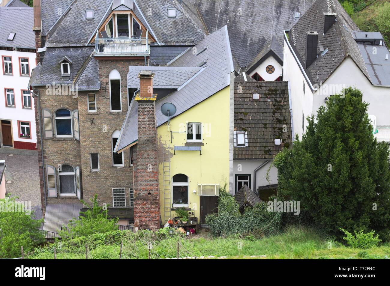 Gothic cottage windows hi-res stock photography and images - Alamy