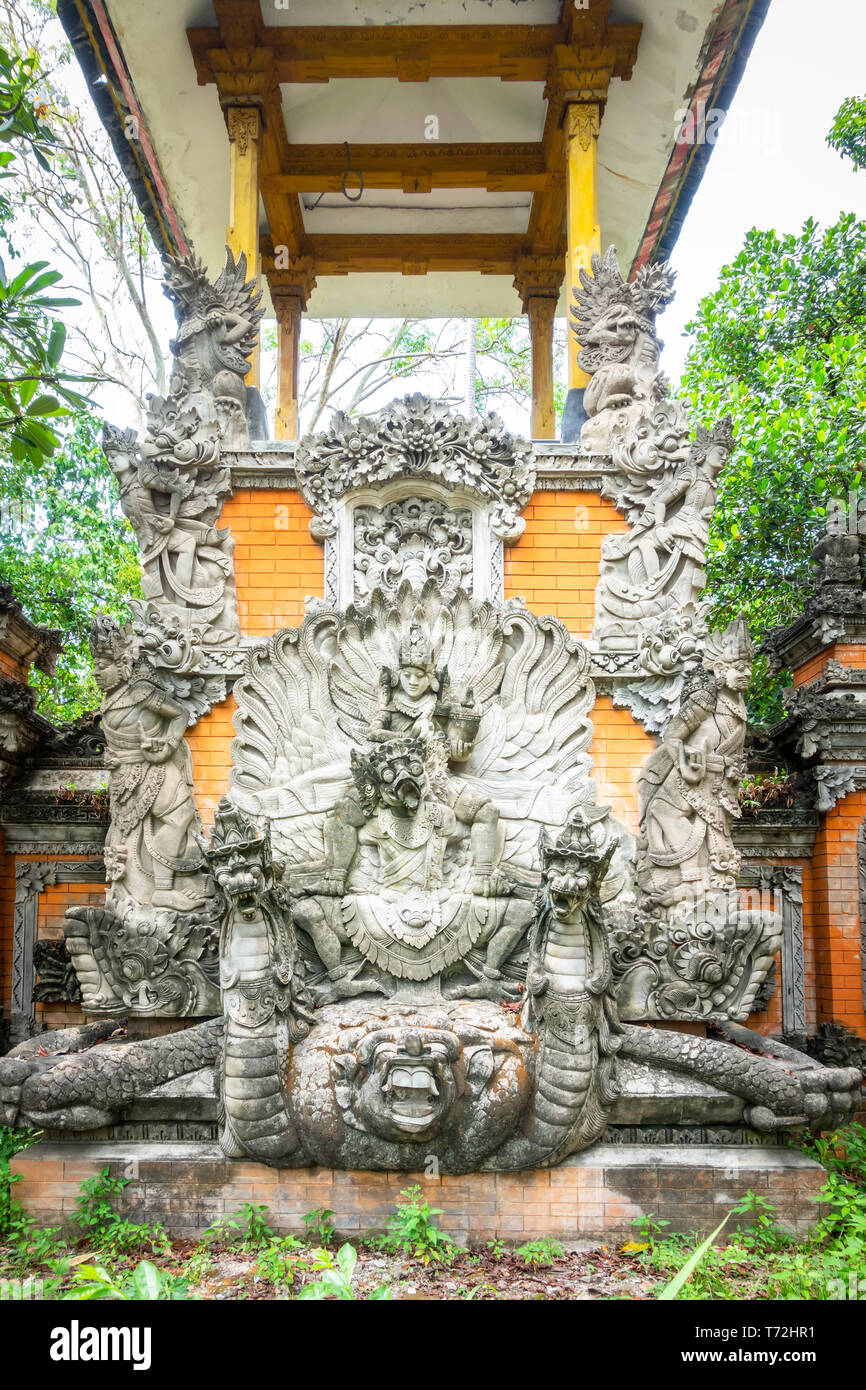 Dragon statue bali hi-res stock photography and images - Alamy