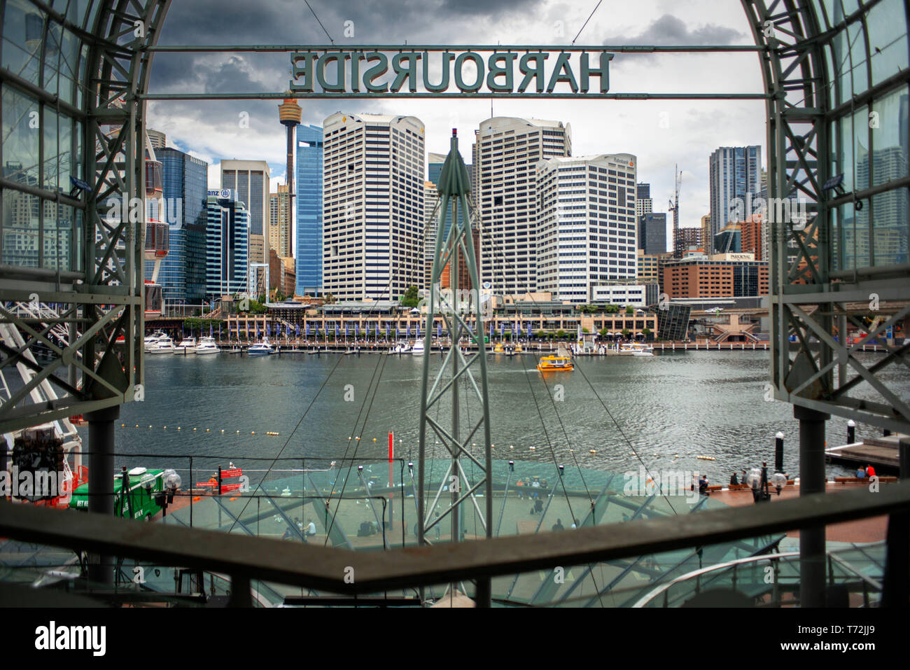 Harbourside bars and restaurants hi-res stock photography and images ...