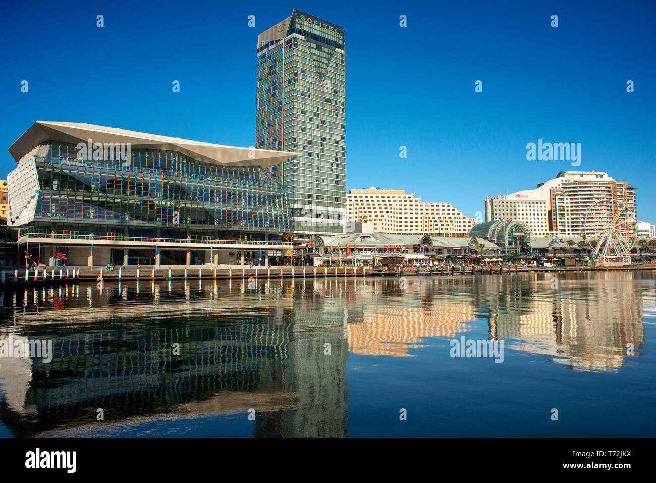 Darling harbour shopping center hi-res stock photography and images - Alamy