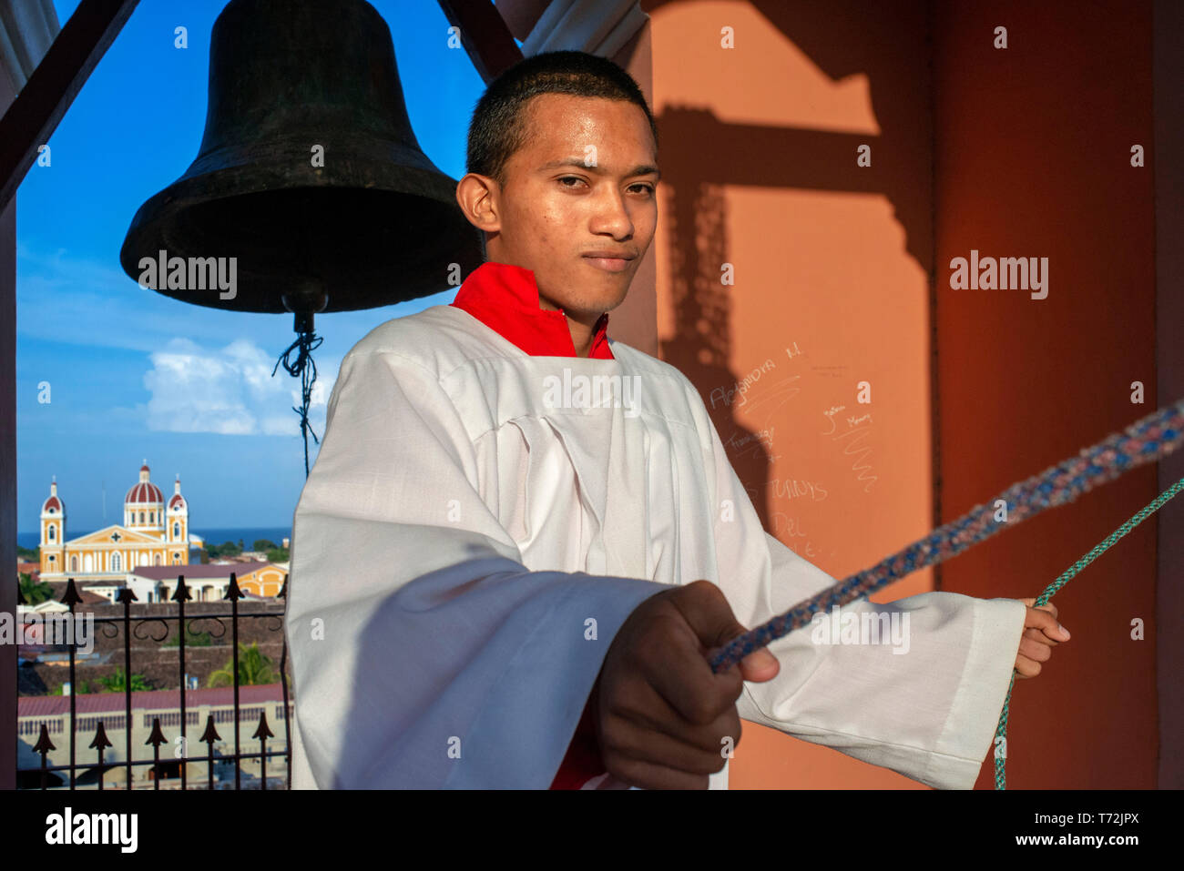 Altar boy cathedral hi-res stock photography and images - Alamy