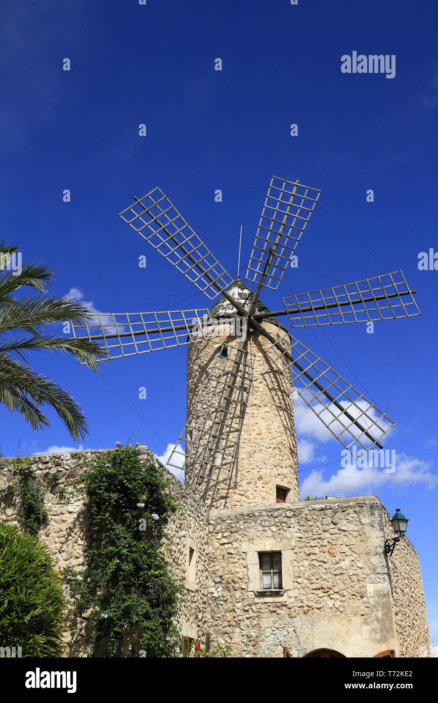 Old spanish windmill hi-res stock photography and images - Alamy