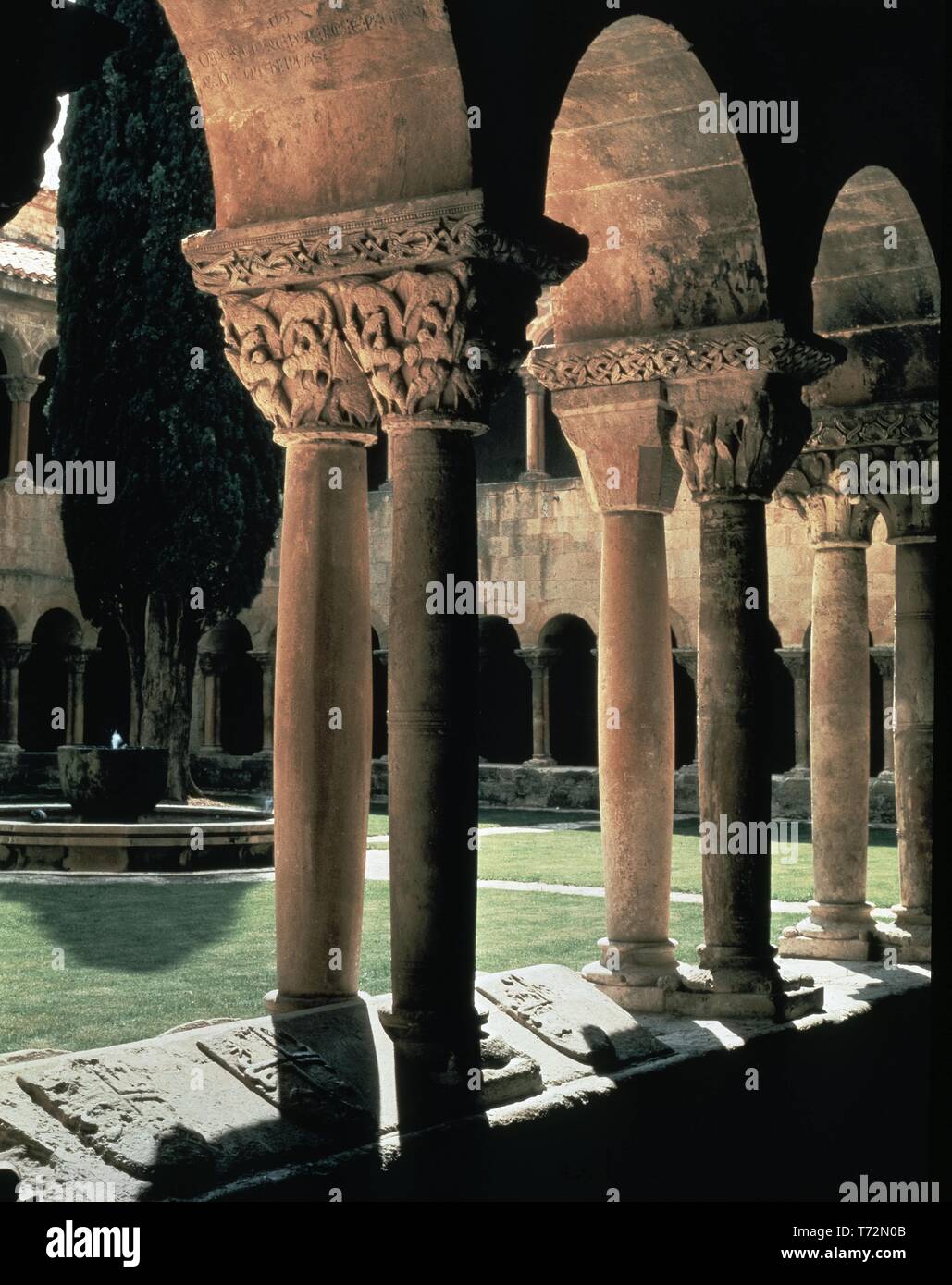 CLAUSTRO DE SANTO DOMINGO DE SILOS - SIGLO XI - ROMANICO ESPAÑOL ...