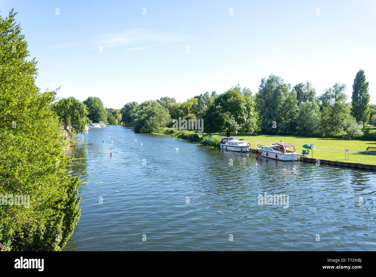 Riverside park, River Great Ouse, St Neots, Cambridgeshire, England ...