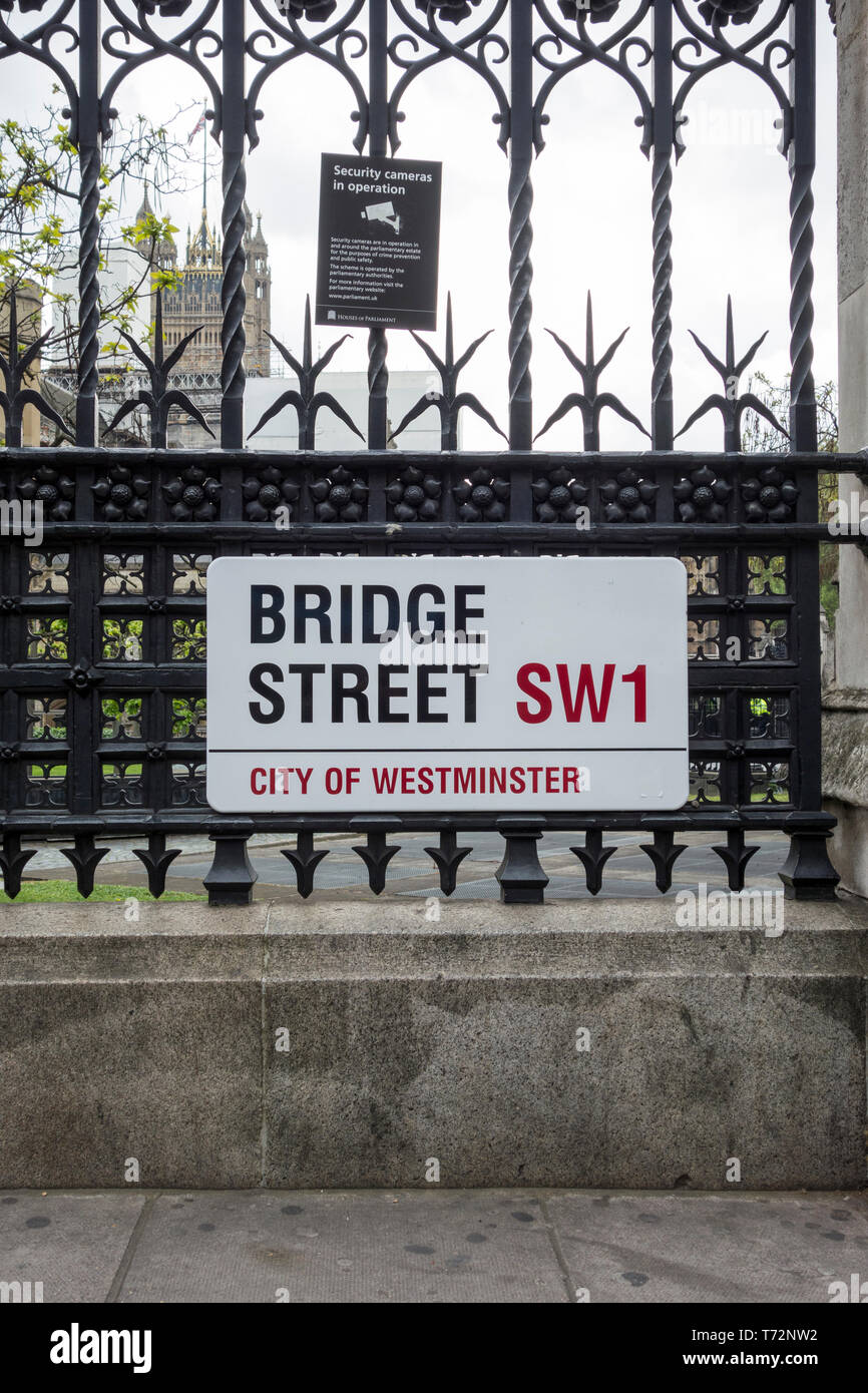 Sign houses outside hi-res stock photography and images - Alamy