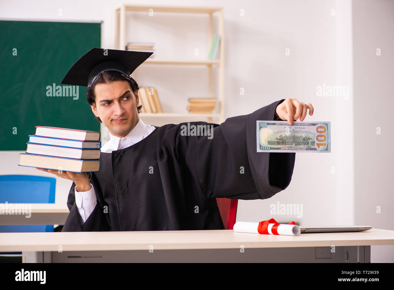Mba graduate money hi-res stock photography and images - Alamy