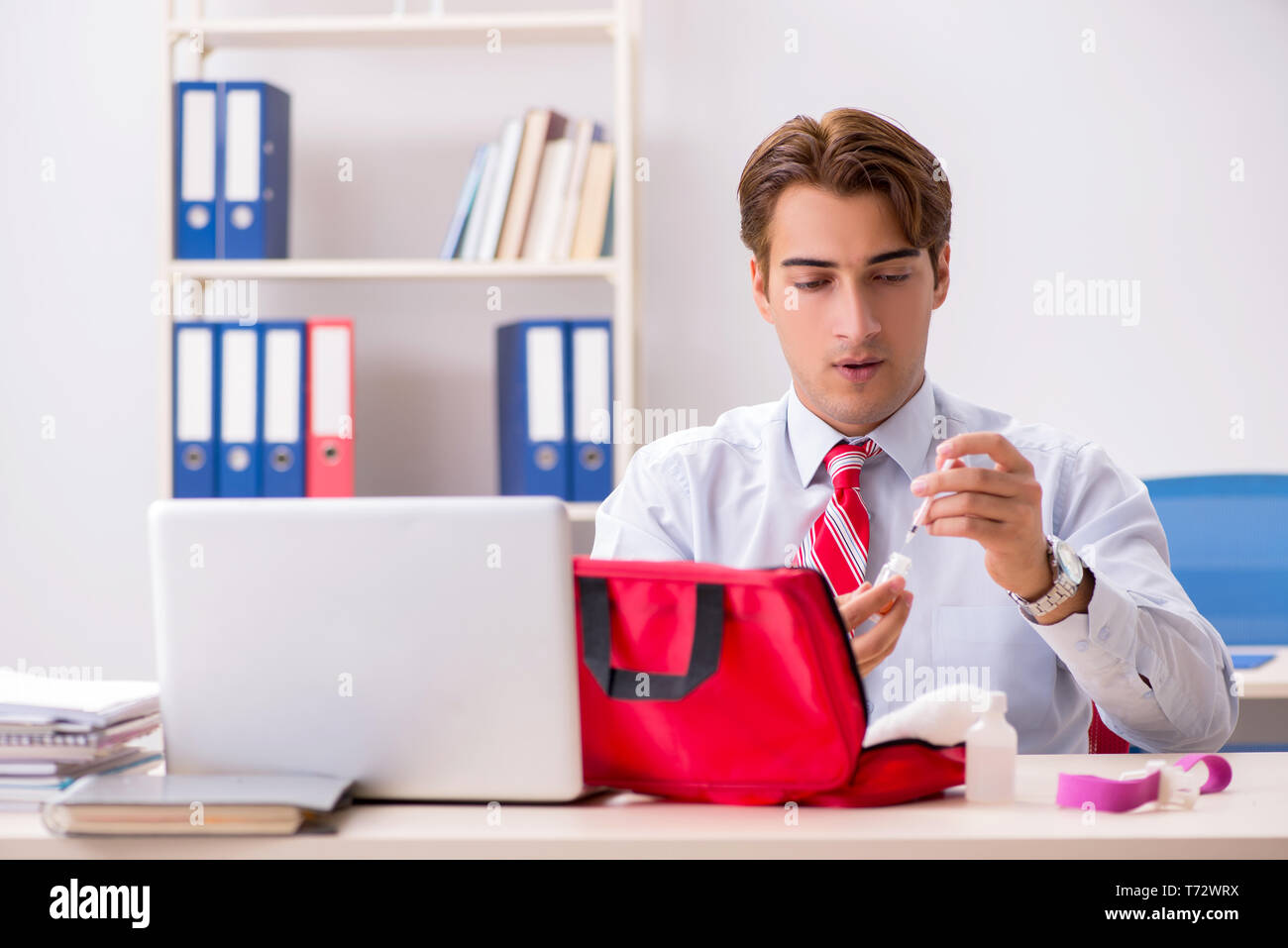 Man first aid kit hi-res stock photography and images - Alamy