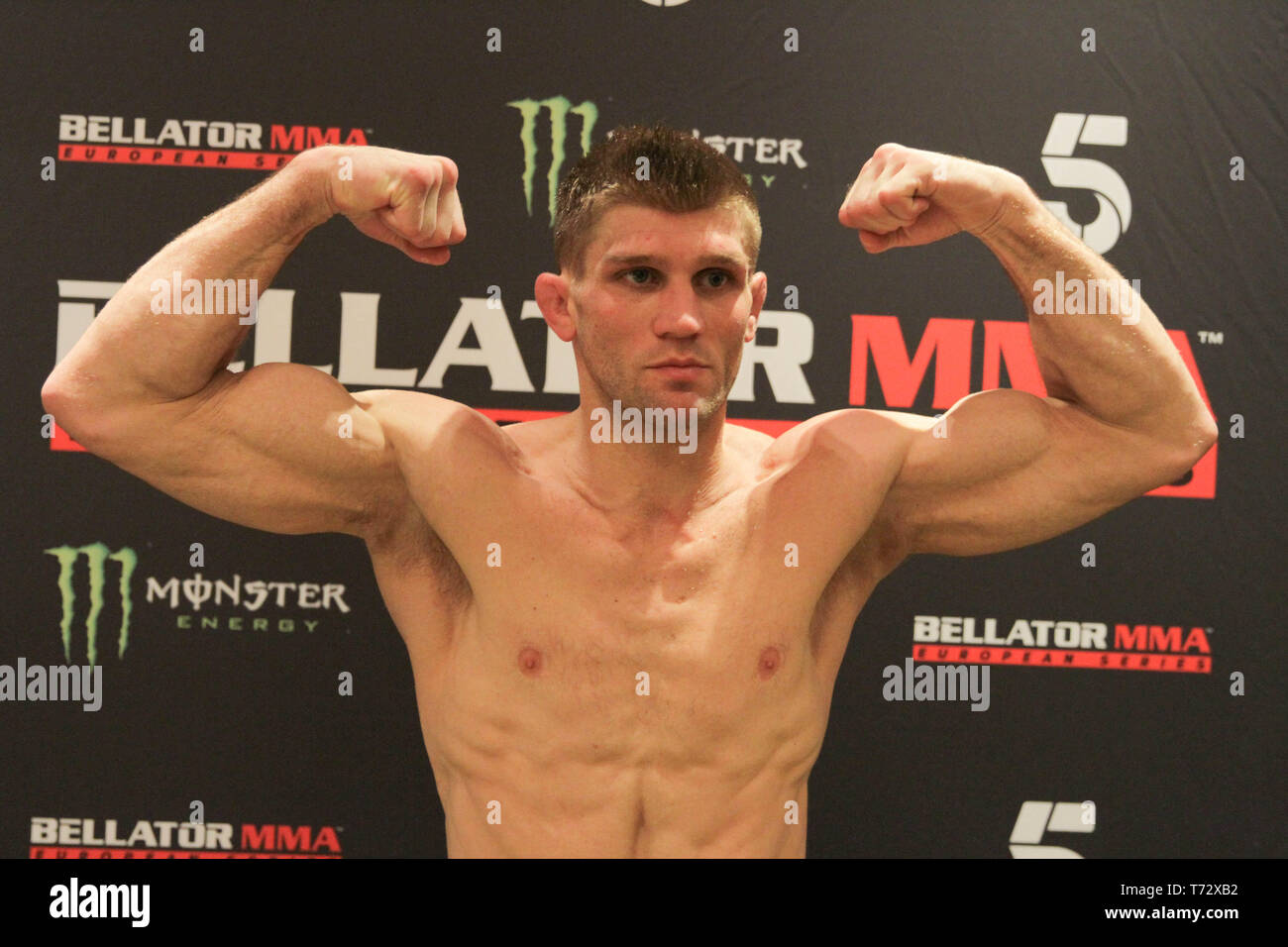 Brent Primus on the scales during the BELLATOR MMA weigh in's before ...