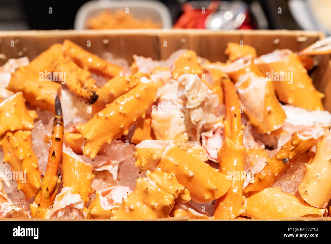 Alaskan King crab in seafood on ice buffet bar Stock Photo - Alamy