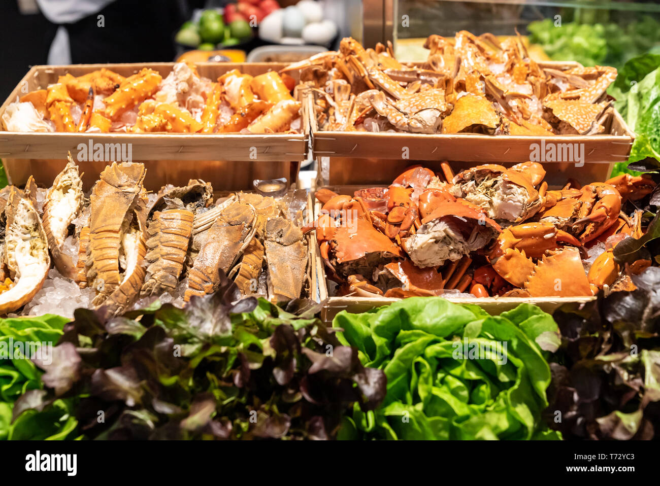 Variety of seafood on ice Stock Photo - Alamy