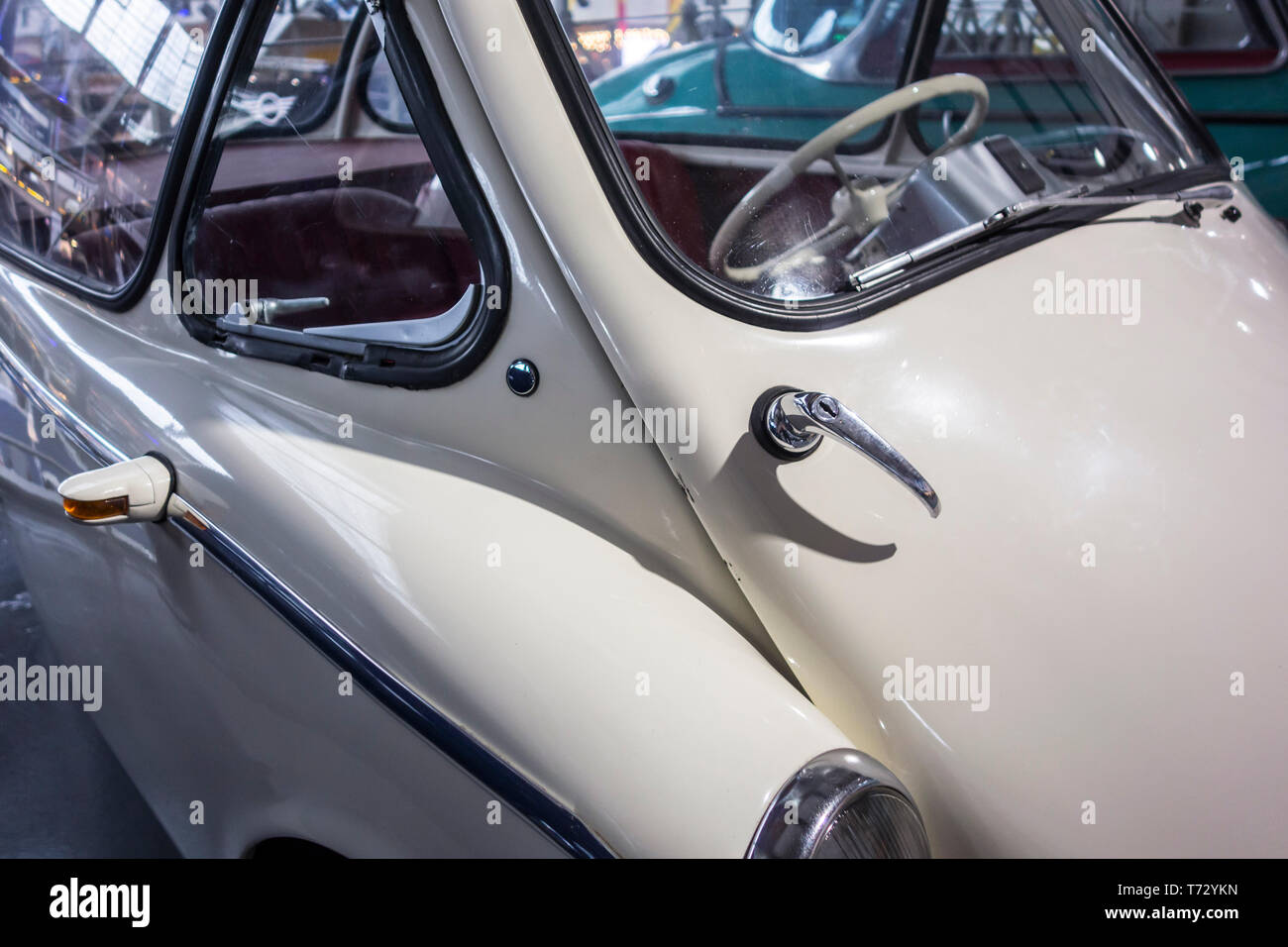 1959 Heinkel T 153 S Kabine, German classic three-wheeled microcar ...