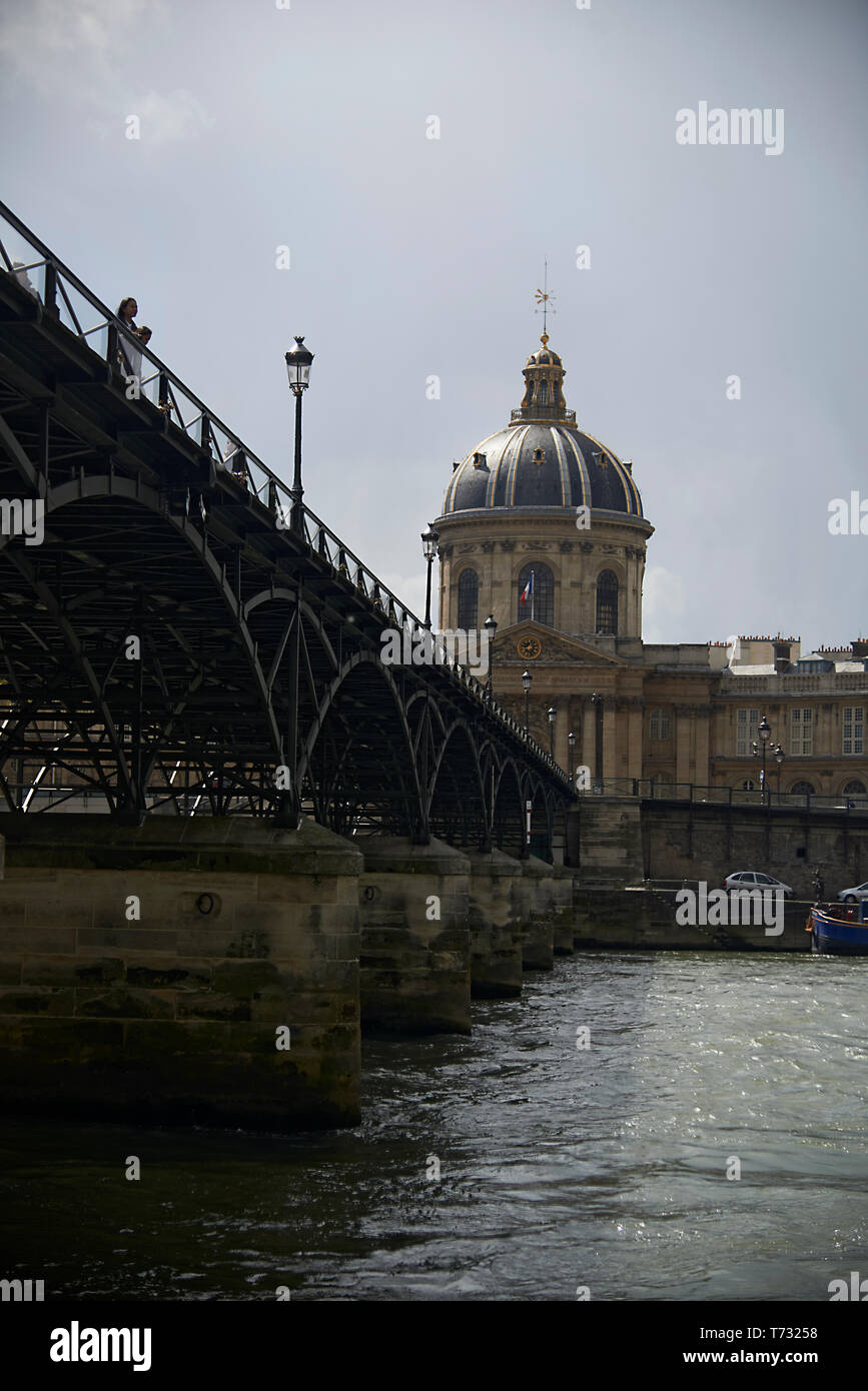 Pont des trains hi-res stock photography and images - Alamy