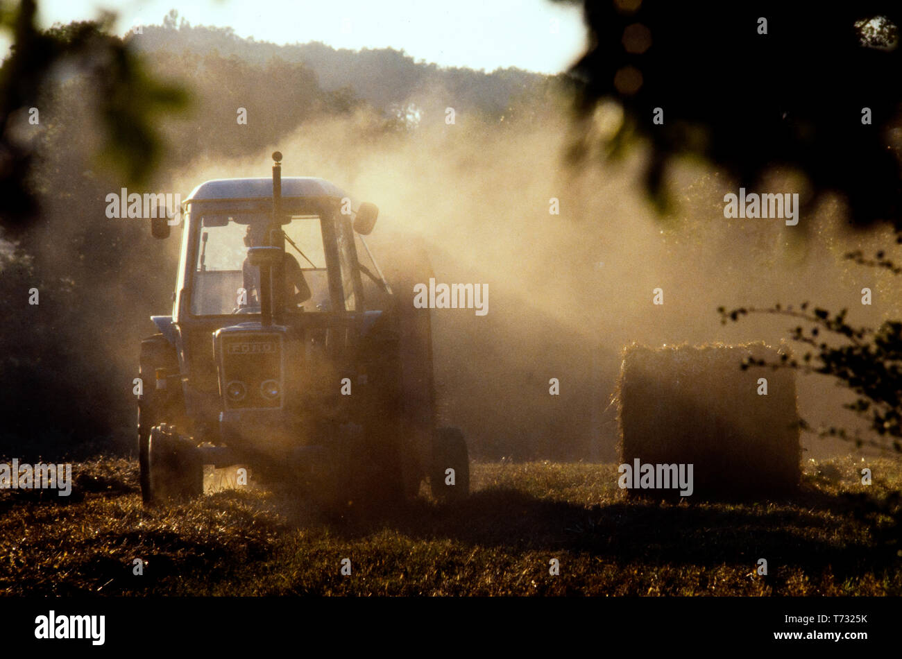 Tractor farming england hi-res stock photography and images - Alamy