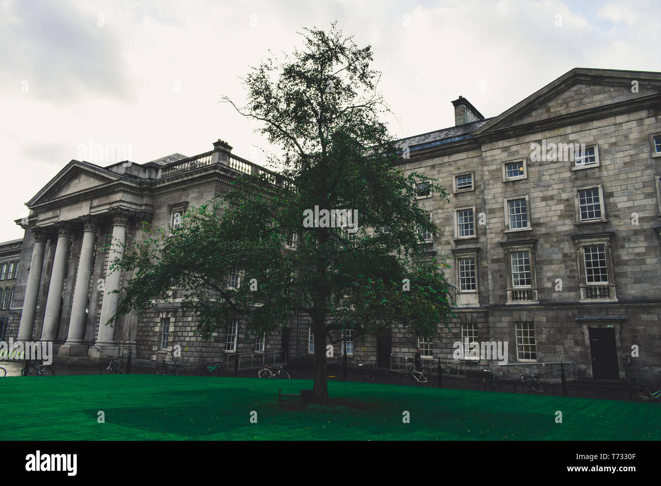 Trinity college interior hall hi-res stock photography and images - Alamy