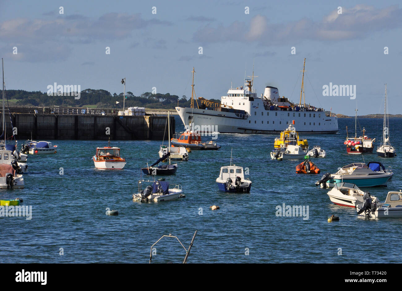 Isles of scilly to penzance ferry hi-res stock photography and images ...