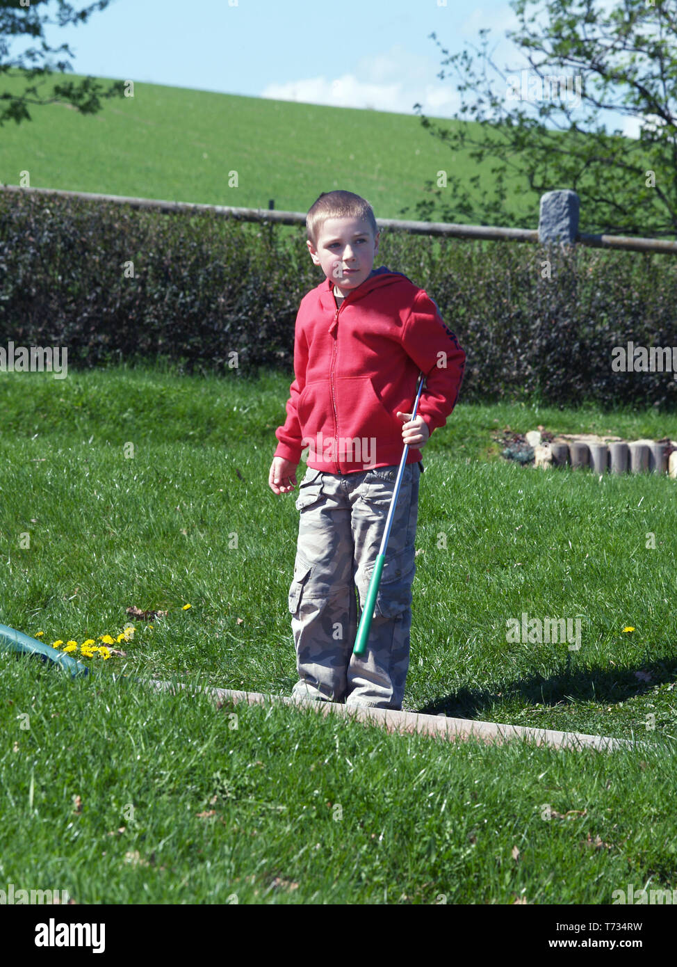 Little boy playing golf on vacation Stock Photo - Alamy