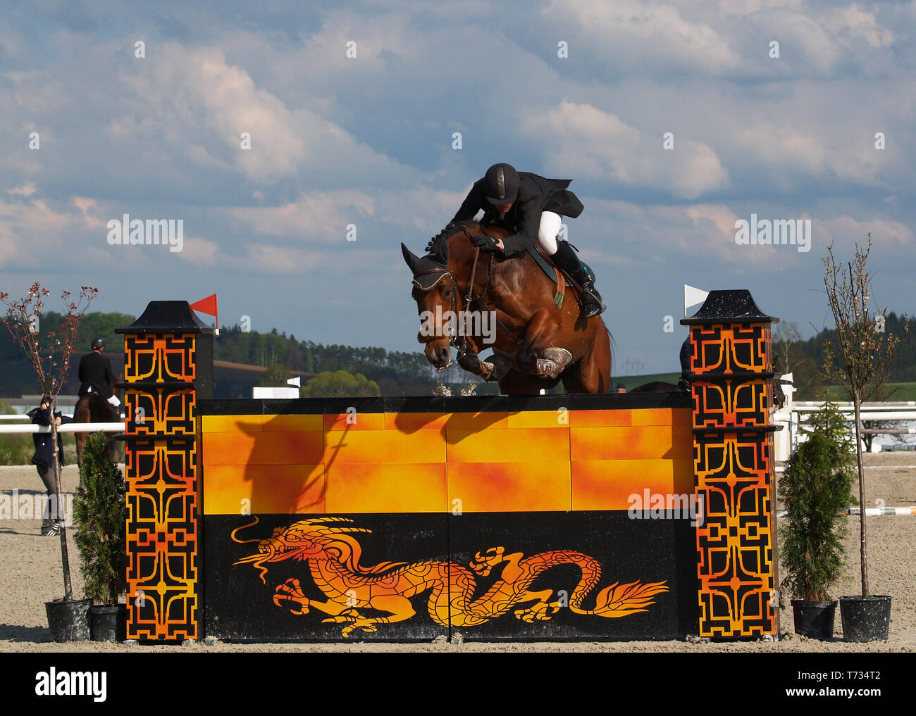 Wall horse jump hi-res stock photography and images - Alamy
