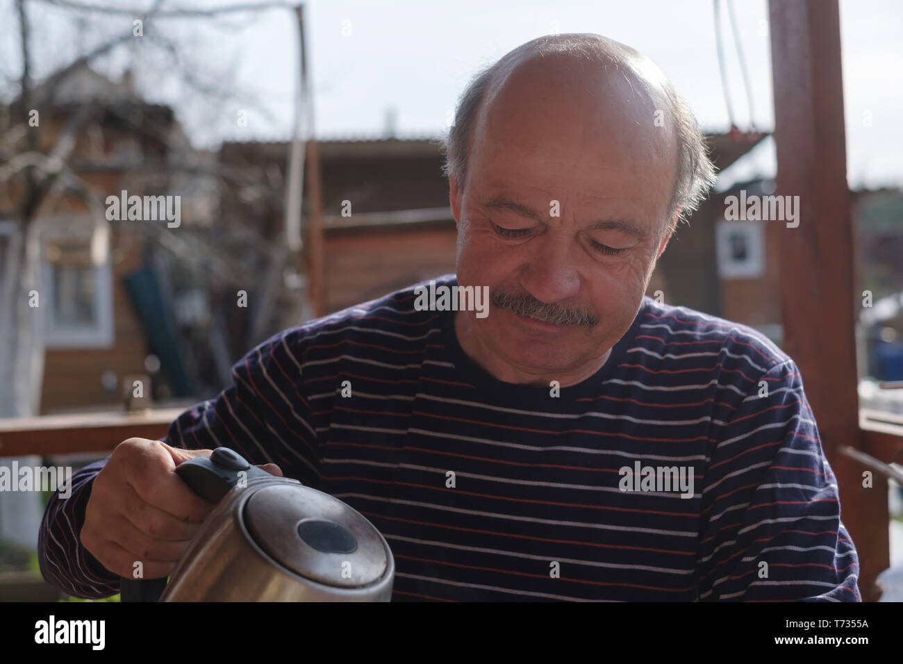 Holding teapot hi-res stock photography and images - Alamy