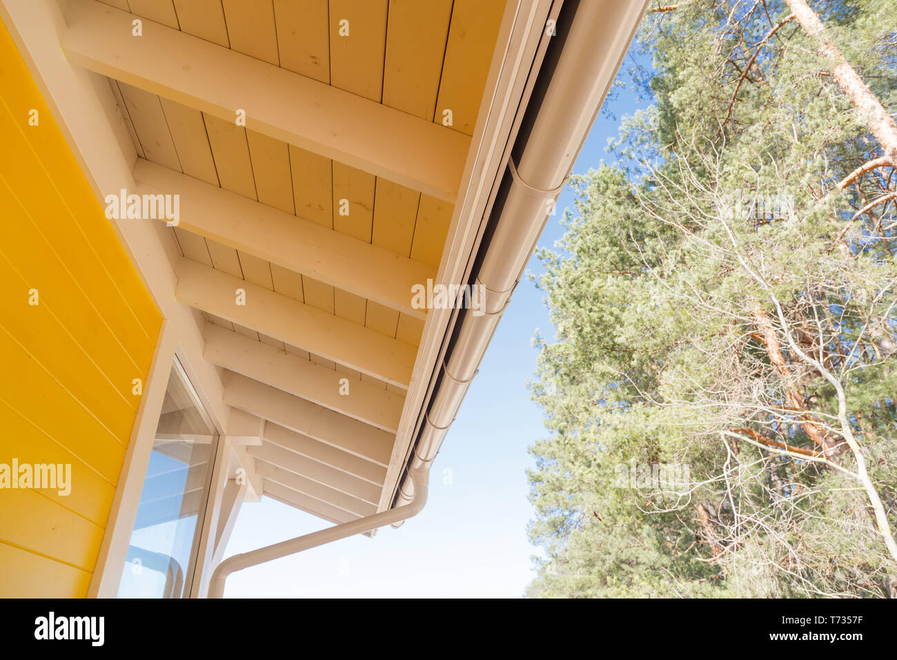 Gutter on house corner. Metal eave on roof Stock Photo - Alamy