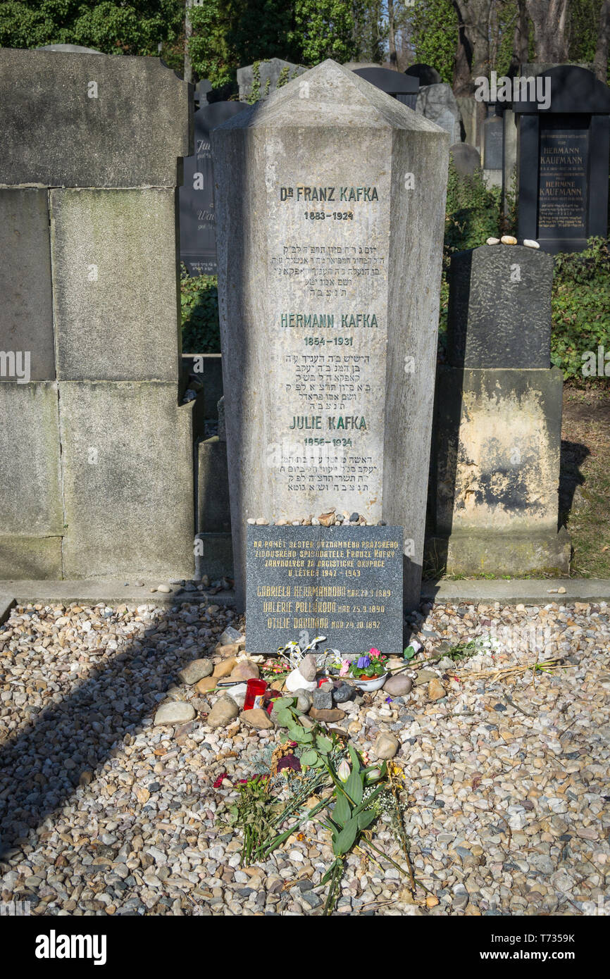 Burial cemetery hi-res stock photography and images - Alamy