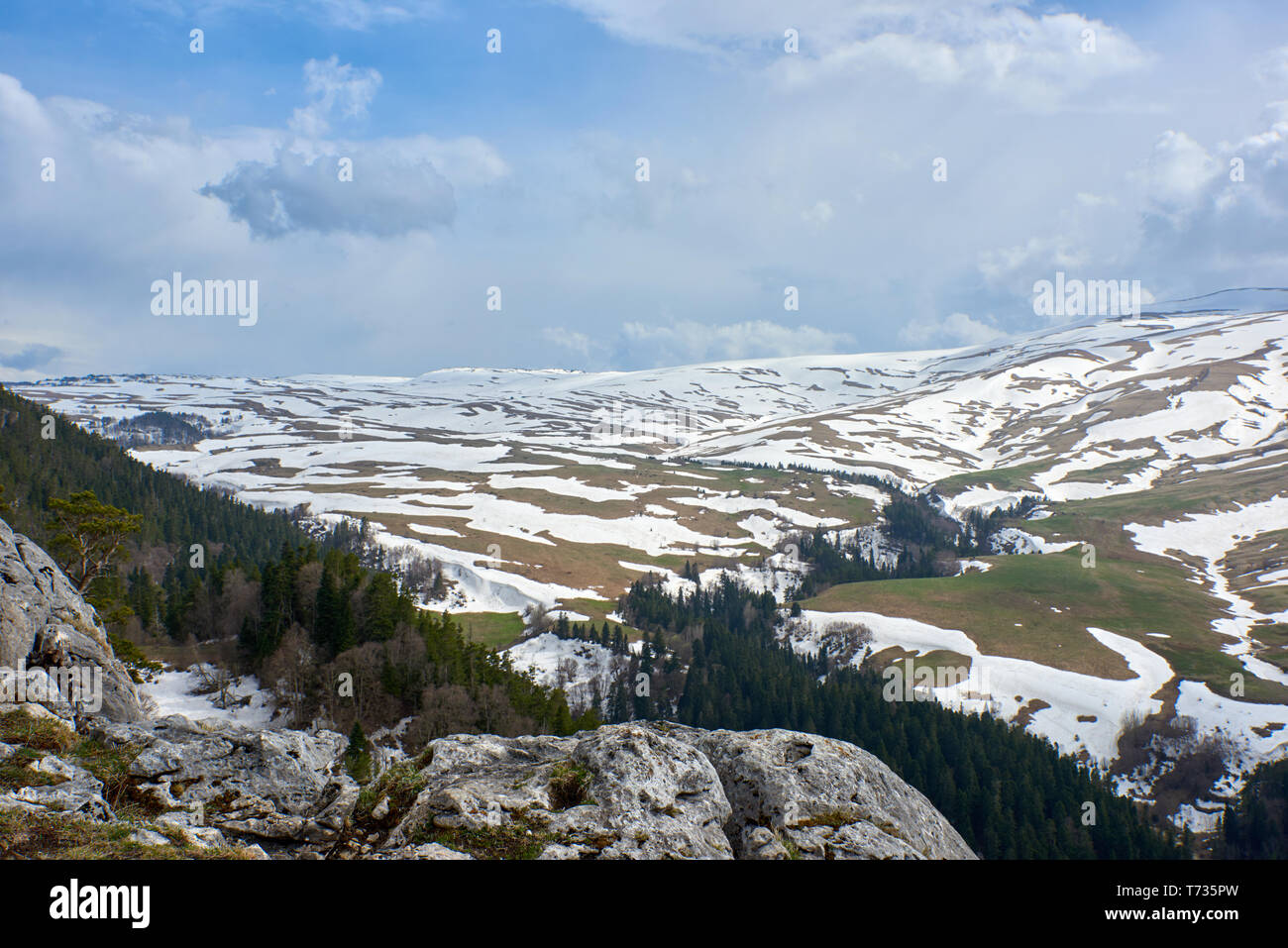 Mountain plateau covered with snow Stock Photo - Alamy