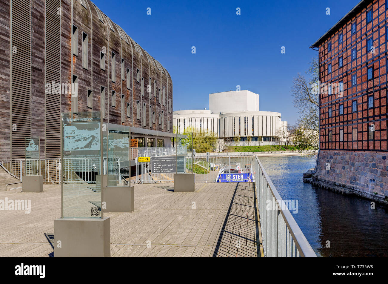 The opera building architecture hi-res stock photography and images - Alamy