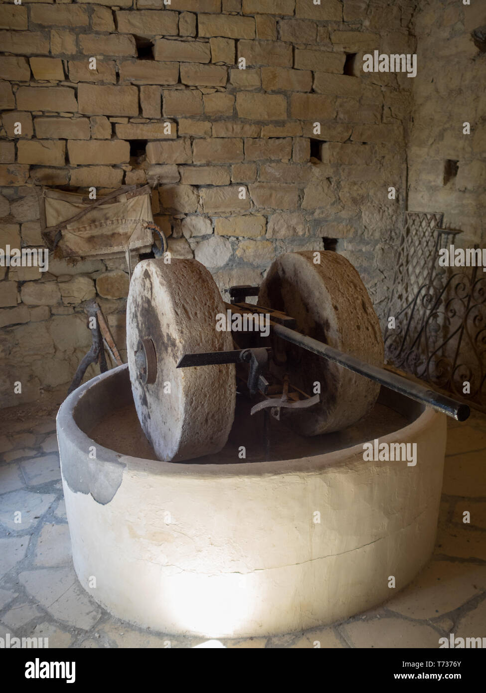 Traditional oil presss Stock Photo - Alamy