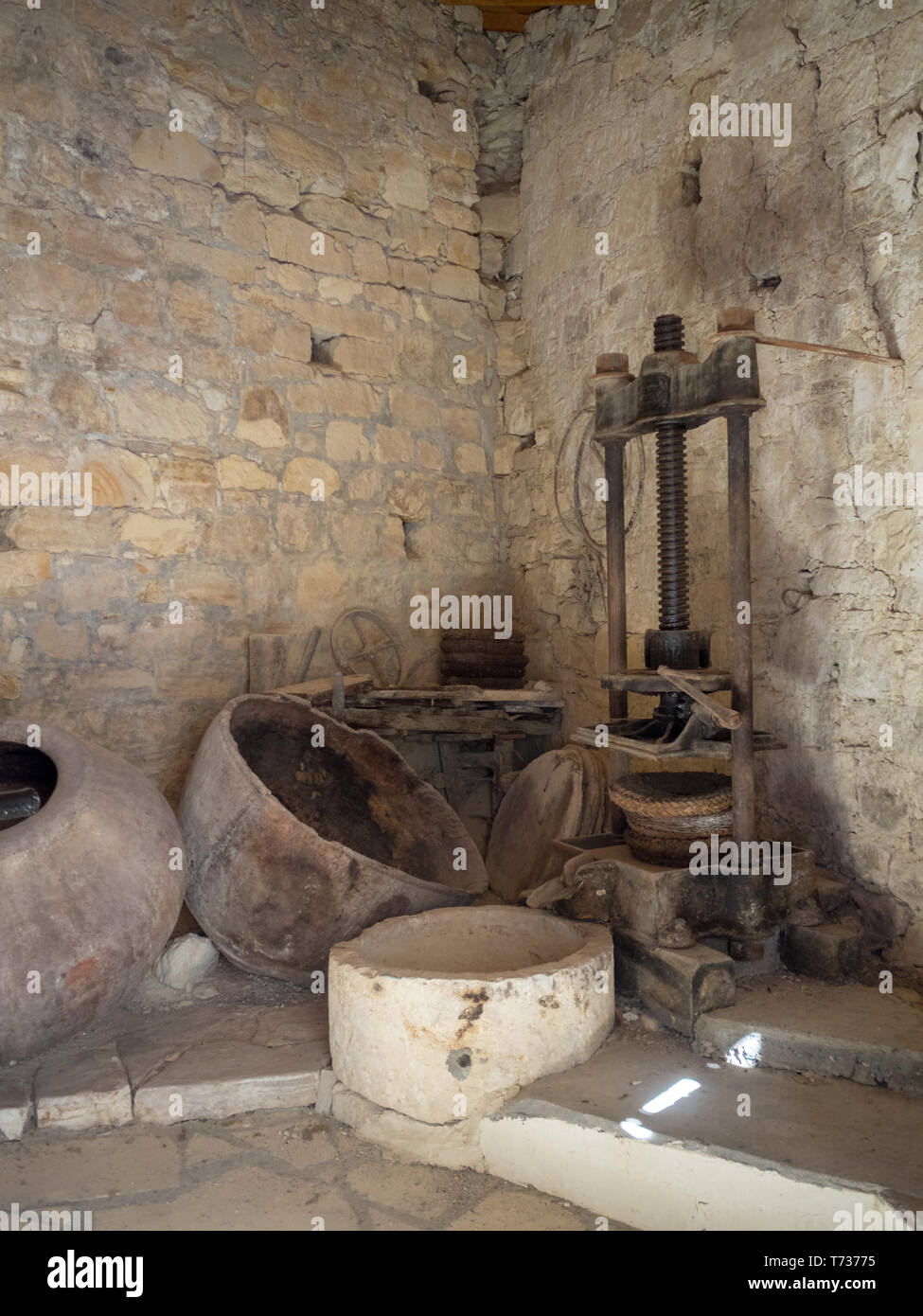 Traditional oil presss Stock Photo - Alamy