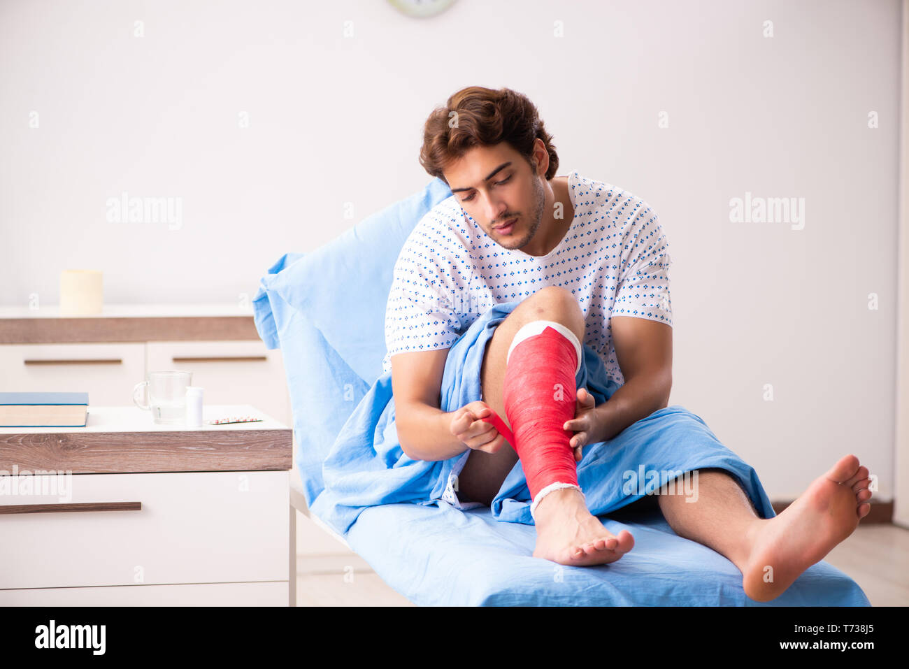 Bandaged man in hospital hi-res stock photography and images - Alamy