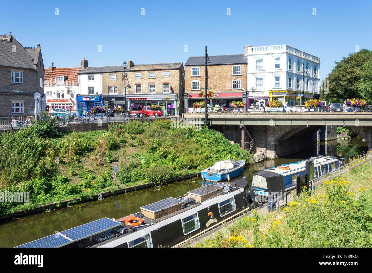 The bridge centre hi-res stock photography and images - Alamy
