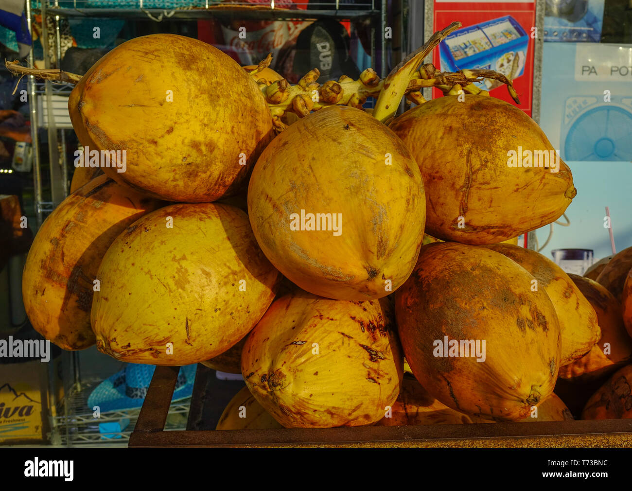 Fruits and vegetable market dubai hi-res stock photography and images ...