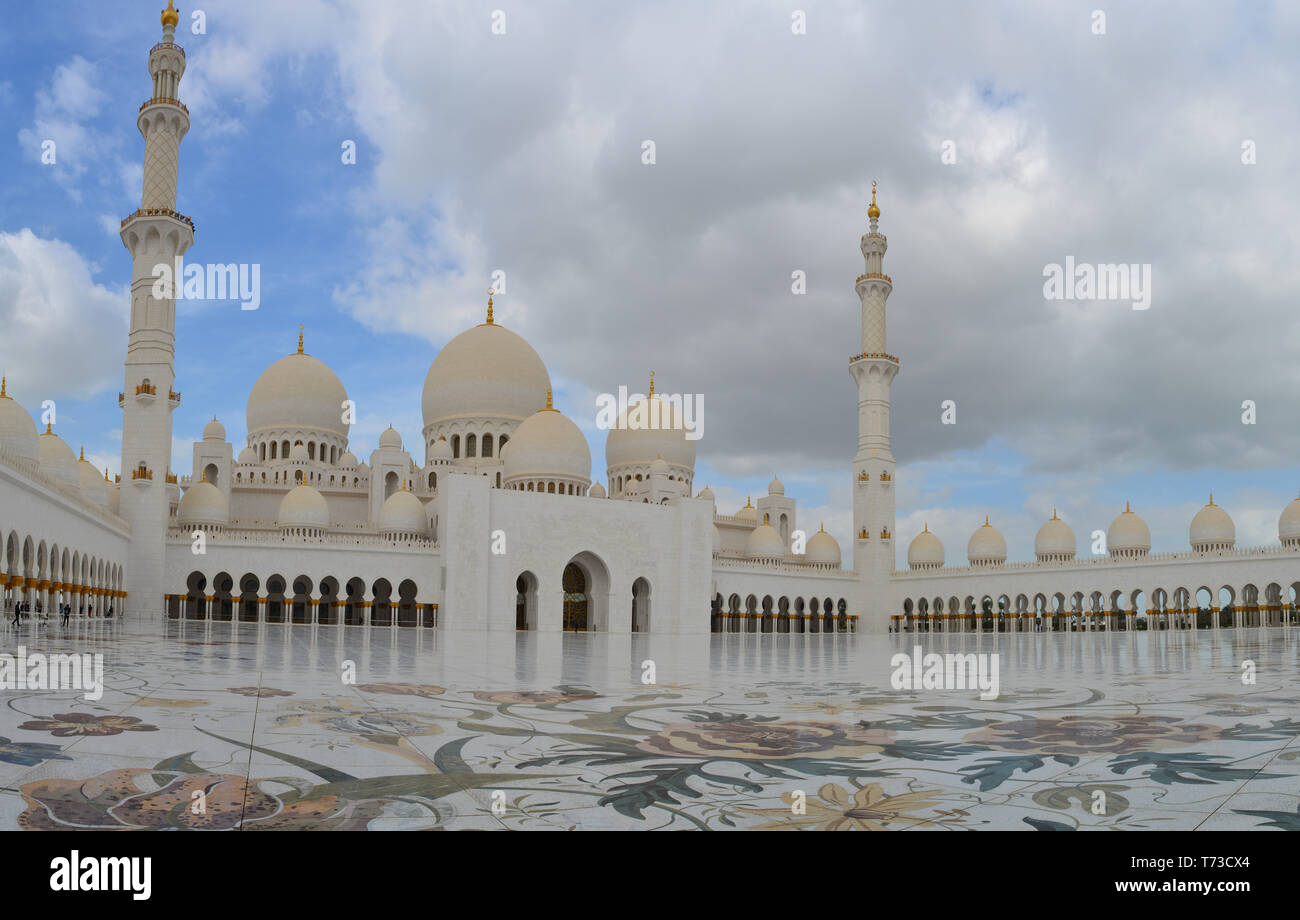 Sheikh zayed mosque hi-res stock photography and images - Alamy