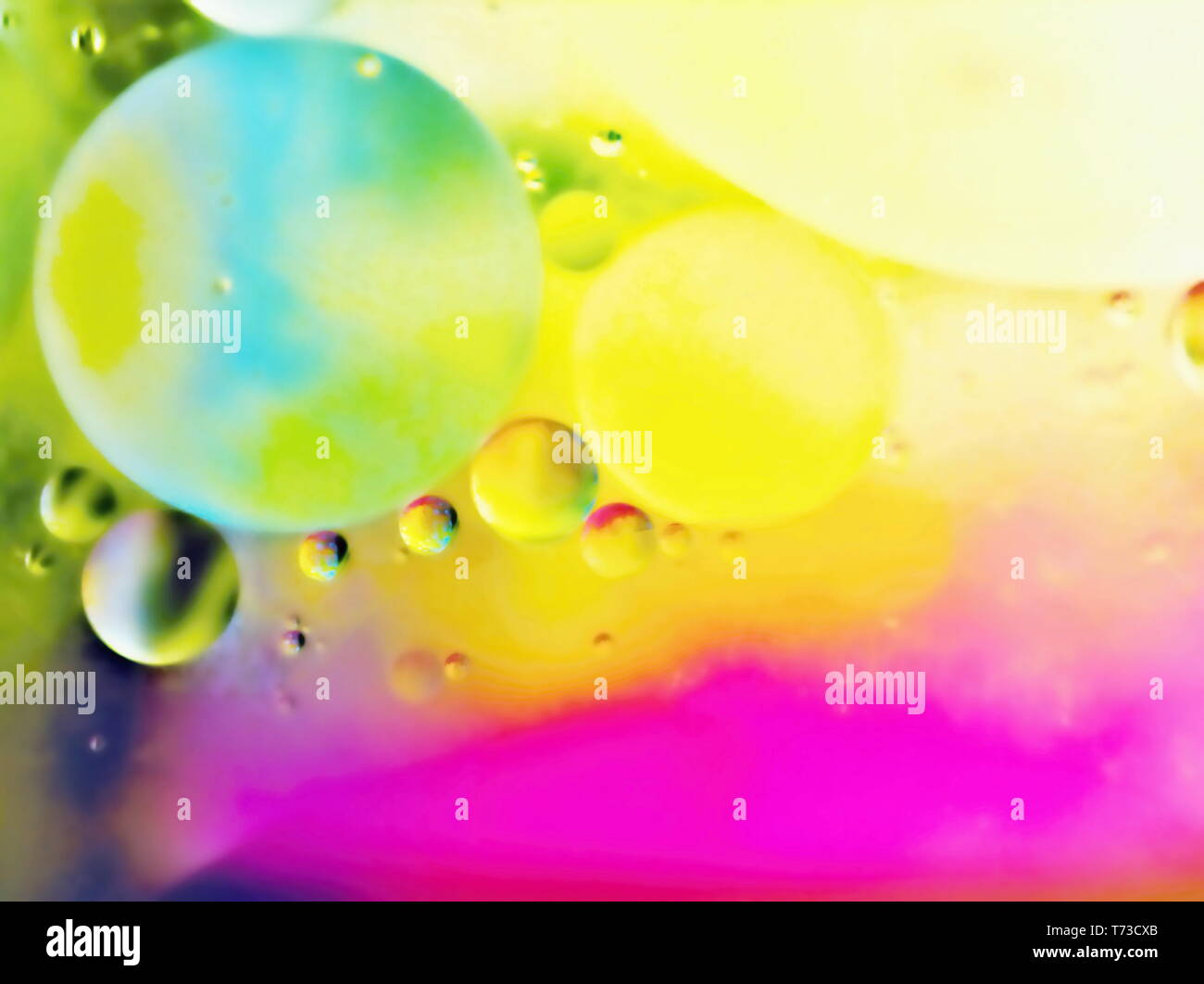 Abstract water and oil on glass hi-res stock photography and images - Alamy