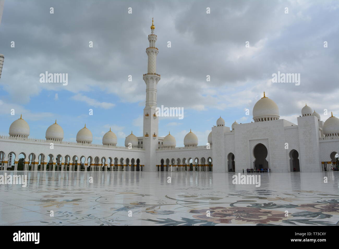 Sheikh Zayed Mosque Stock Photo - Alamy