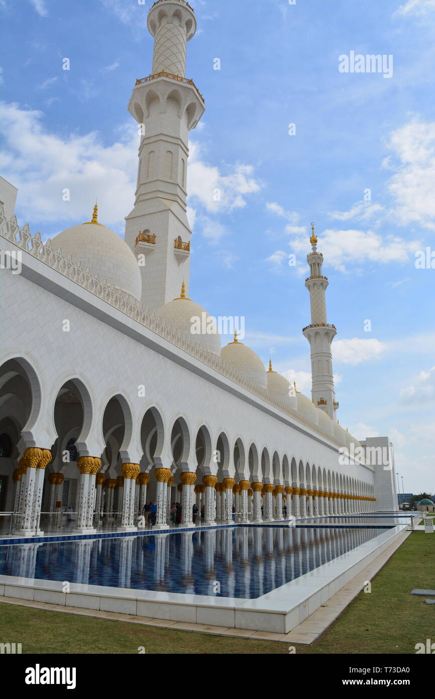 Sheikh Zayed Mosque Stock Photo - Alamy